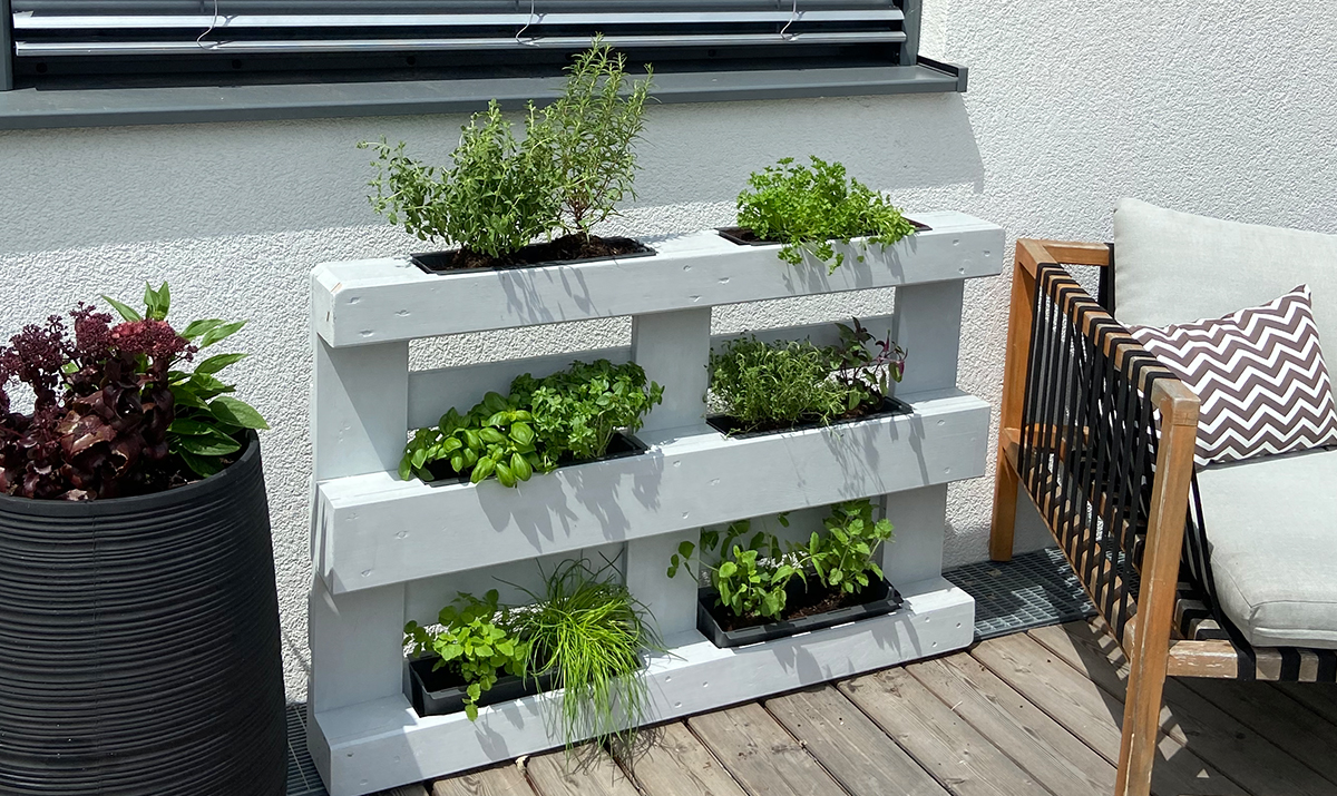 DIY Kräuterregal aus Paletten / ELK